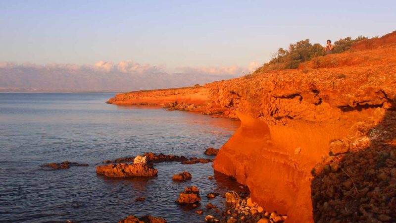 Red Rocks, get to know one of the most beautiful beaches of Vir