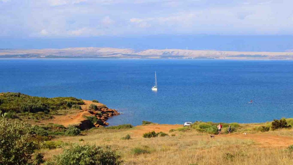 Red Rocks, get to know one of the most beautiful beaches of Vir