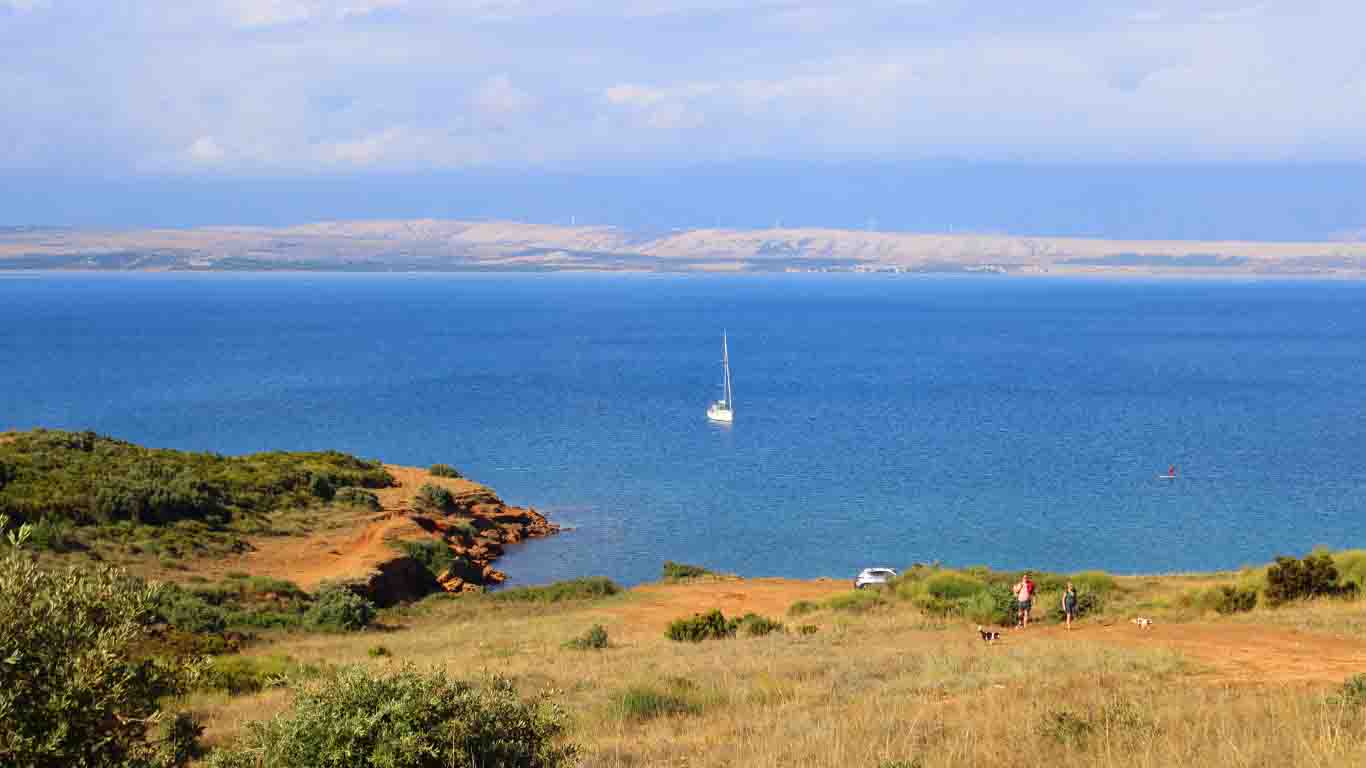Red Rocks, get to know one of the most beautiful beaches of Vir
