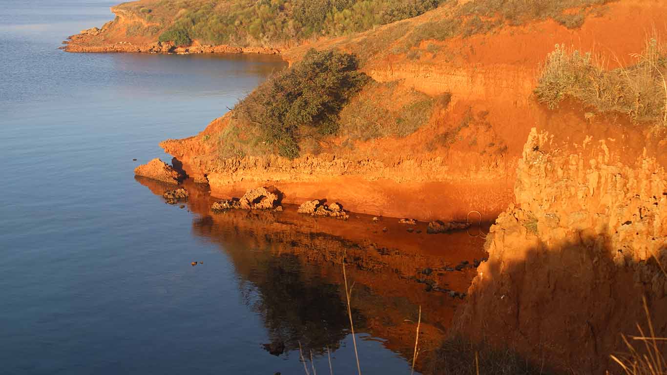 Red Rocks, get to know one of the most beautiful beaches of Vir