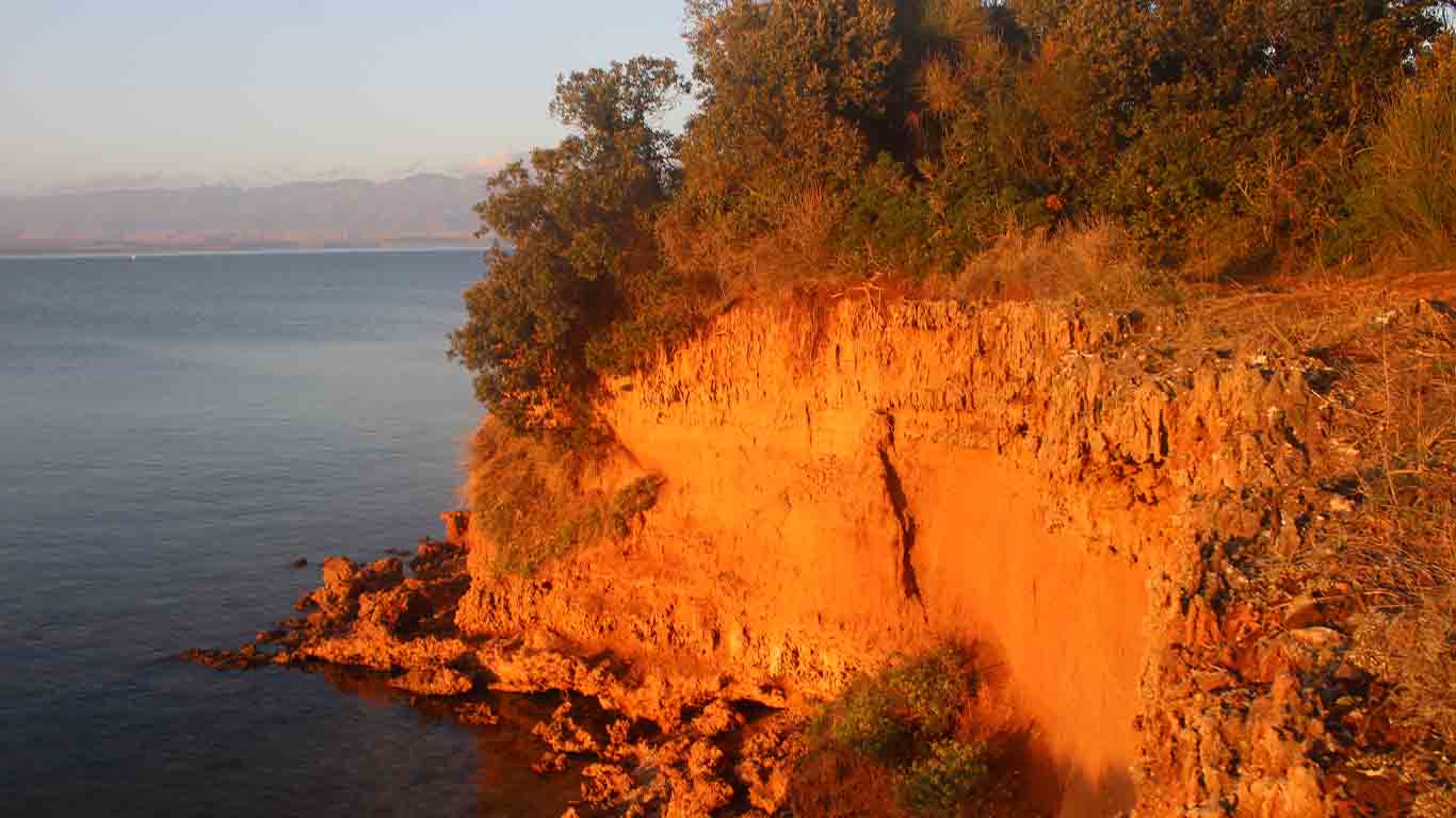Red Rocks, get to know one of the most beautiful beaches of Vir