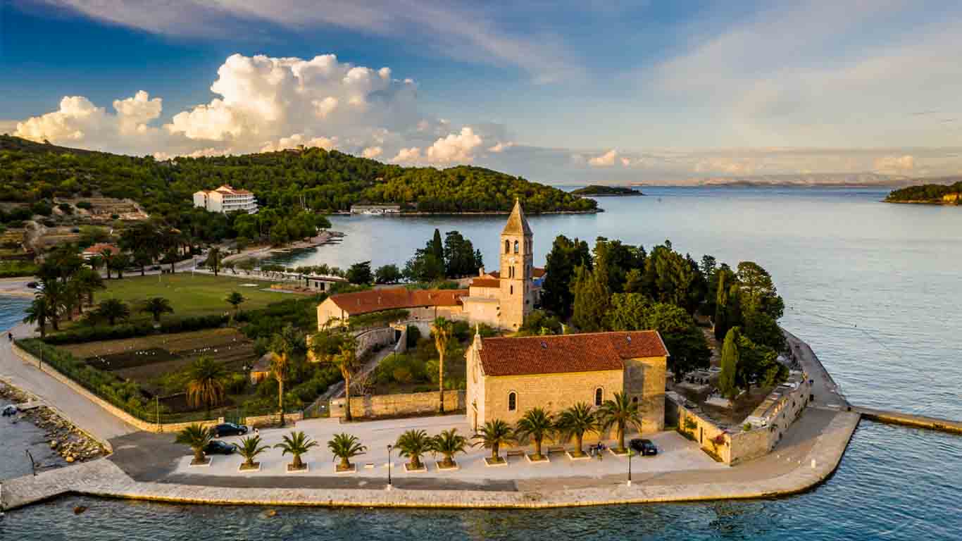 Beaches of island Vis: Dive into the perfect adventure!
