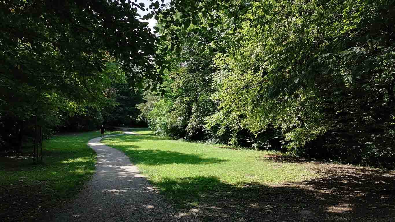 Maksimir Park: Unwind and Delight in a Memorable Summer Picnic